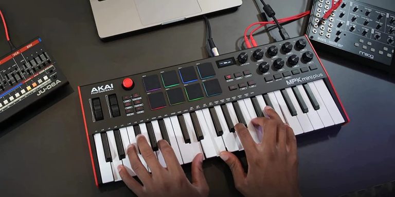 8 Best Piano Keyboards for Small Spaces in 2025: Compact and Portable ...